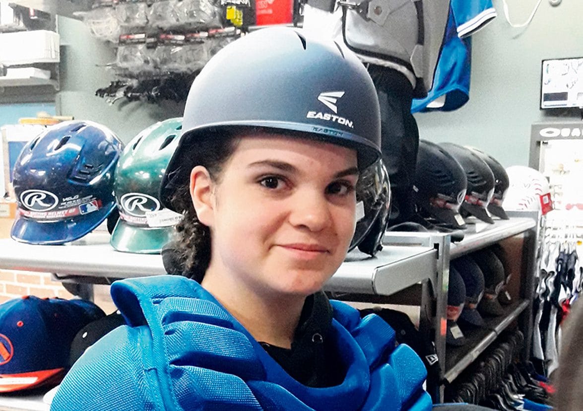 Baseball Féminin Une Athlète De Sainte Anne Des Lacs Promise à Un Brillant Avenir Journal Accès