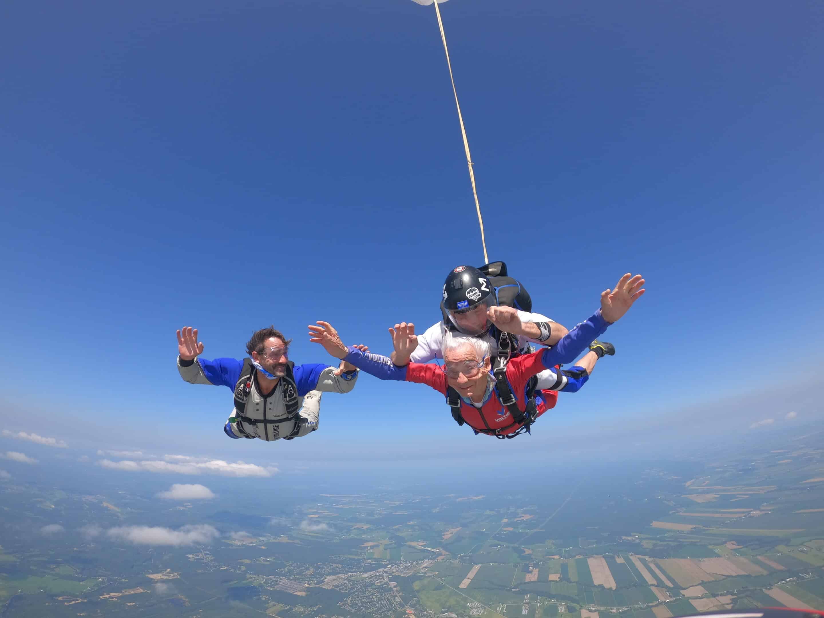 Parachute : À 99 ans, Jean-Houde saute dans le vide | Journal Accès