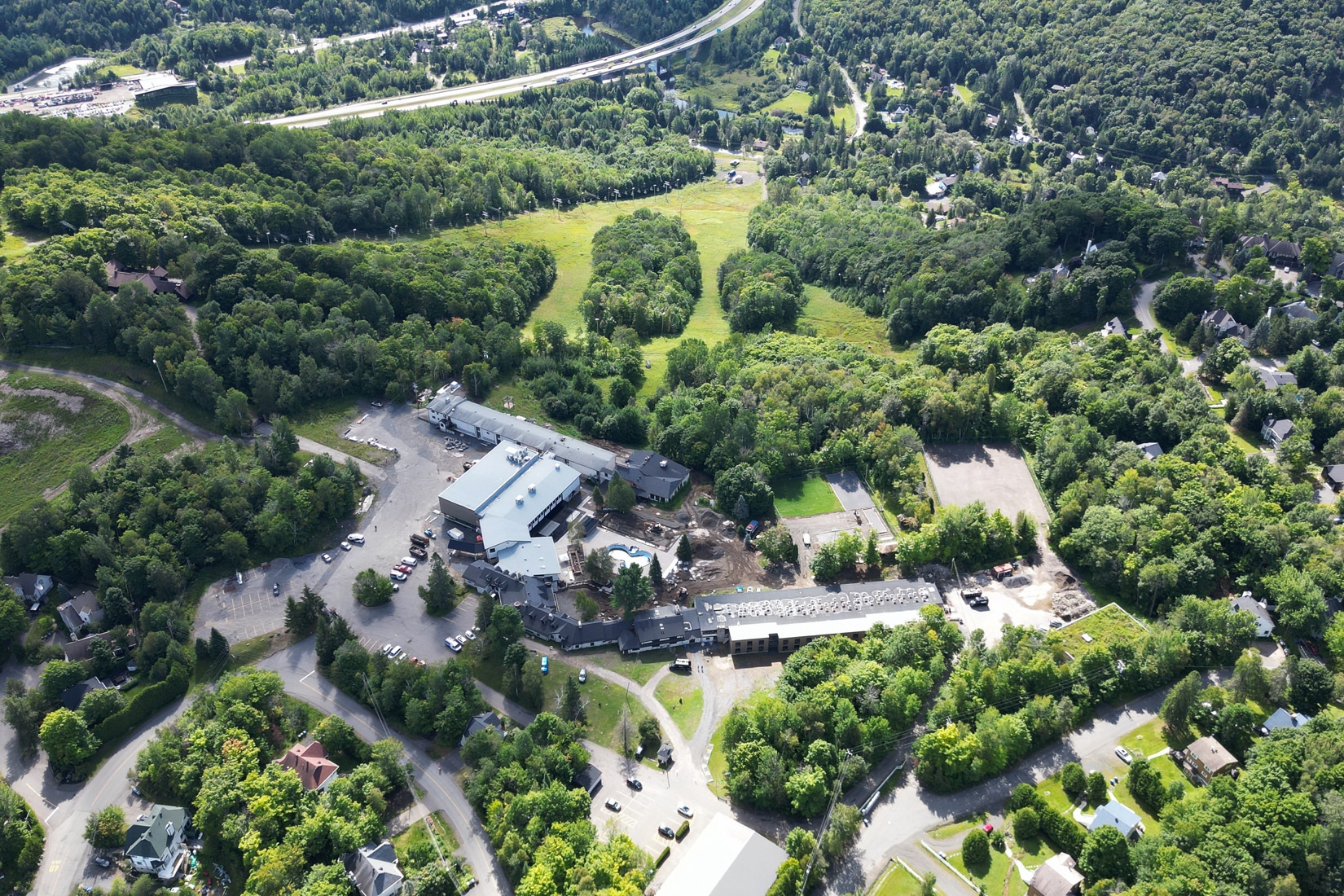 Reconstruction : L'Hôtel Mont Gabriel se prépare à rouvrir cet automne ...